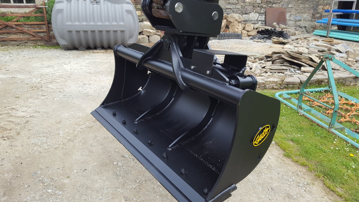 Toothless buckets | Plant Talk - Plant Machinery & Construction ...