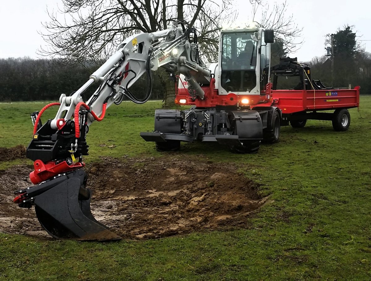 Takeuchi TB295W Partnering a Rototilt R3 S45+S45 ICS Sensor Control ...